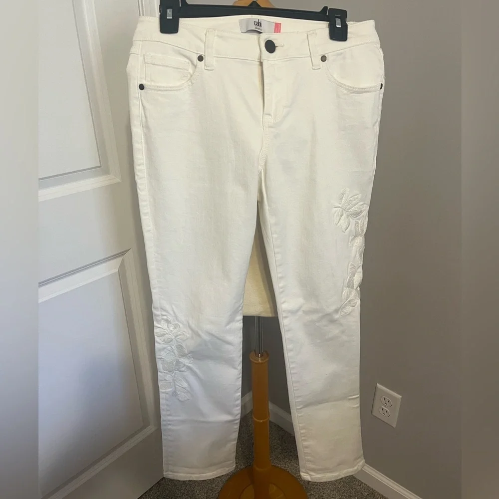 CAbi | Jeans | Cabi Whiteoff White Embroidered Slim Boyfriend Jeans Sz ...